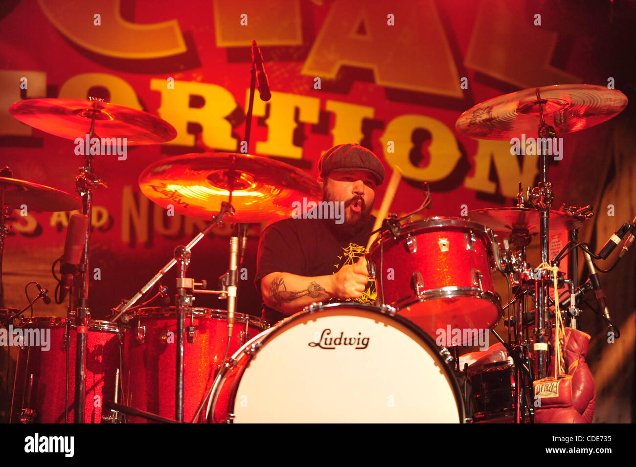 Jonny wickersham of social distortion hi-res stock photography and ...