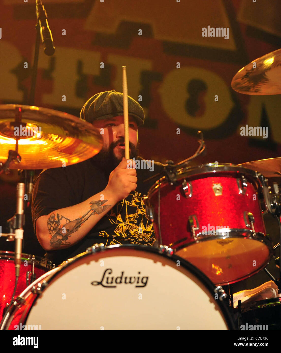 Jonny wickersham of social distortion hi-res stock photography and ...