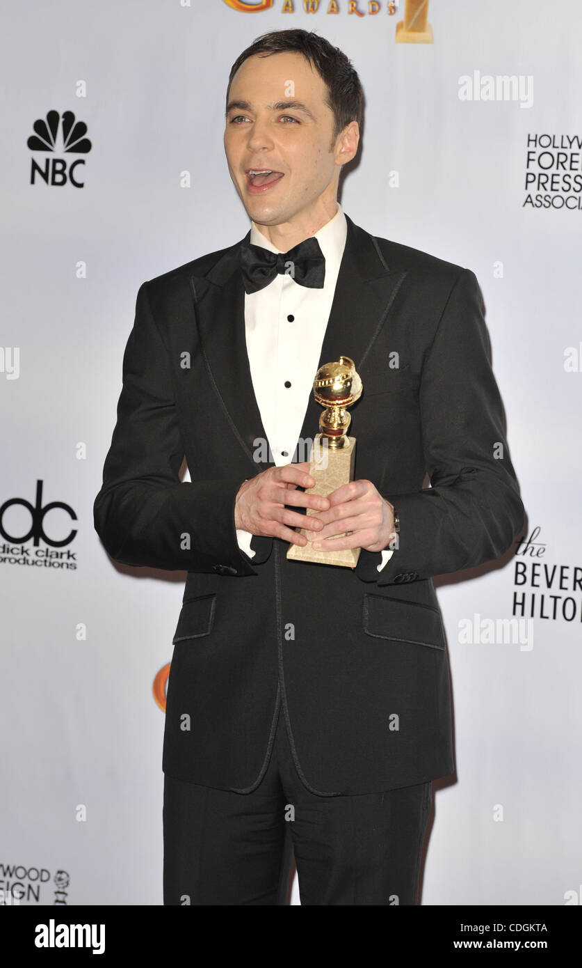 Jim parsons poses in hi-res stock photography and images - Alamy