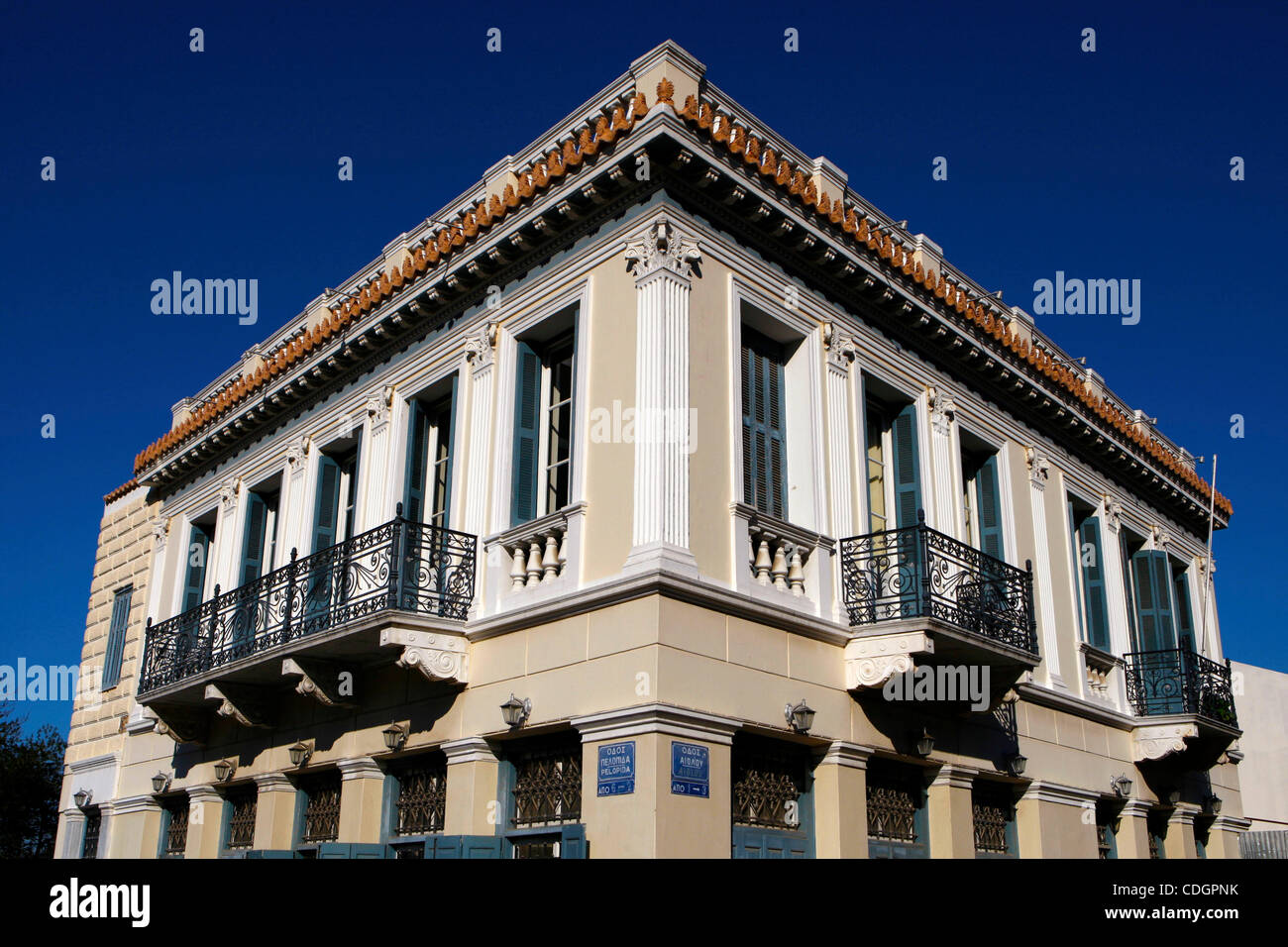 Neo classical houses hi-res stock photography and images - Alamy
