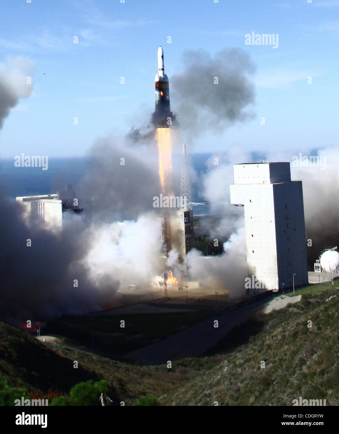Jan 20,2011- Vandenberg AFB, California, USA. Delta 4-Heavy rocket lifts off today from ...