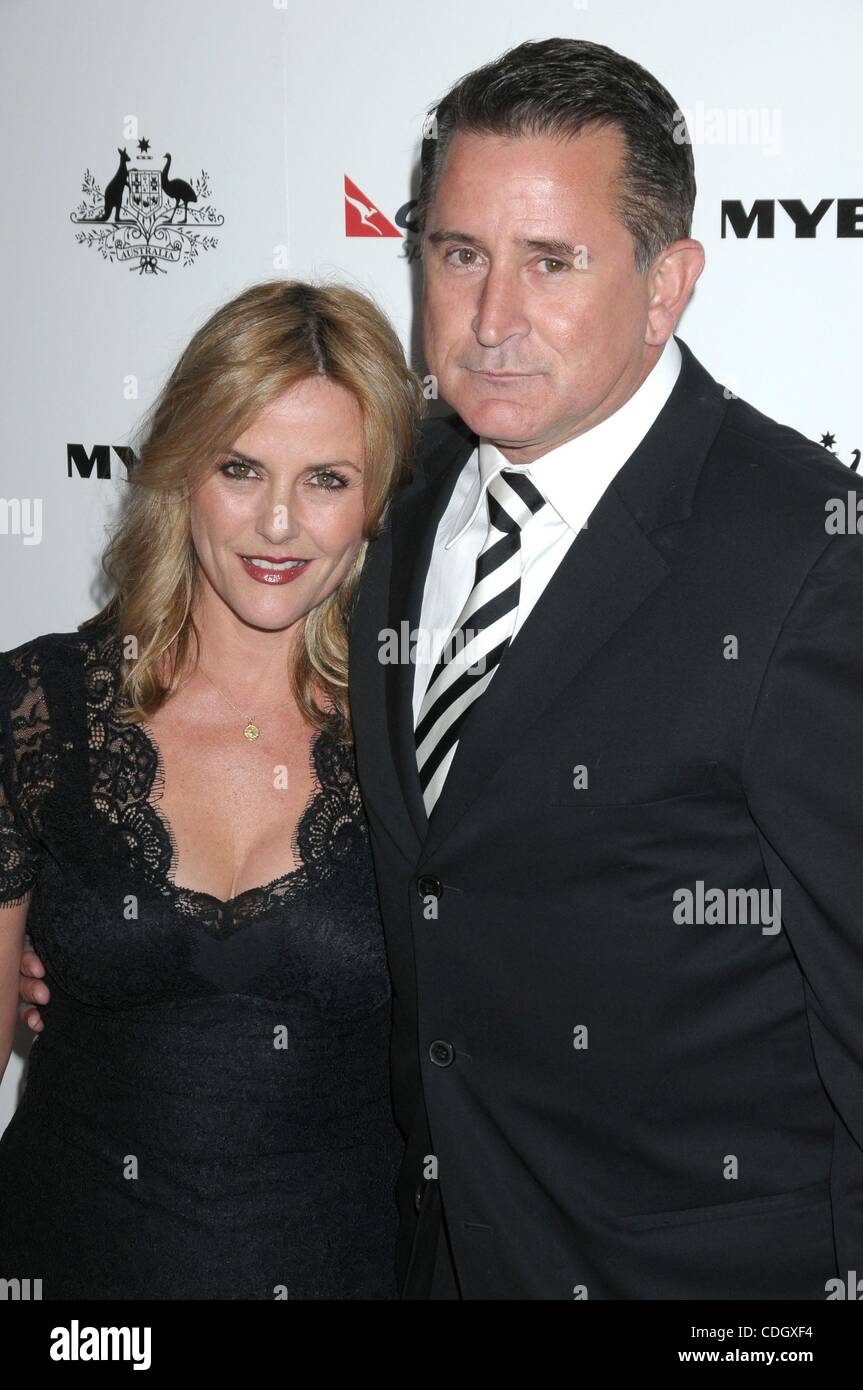 Anthony lapaglia wife gia carides hi-res stock photography and images ...