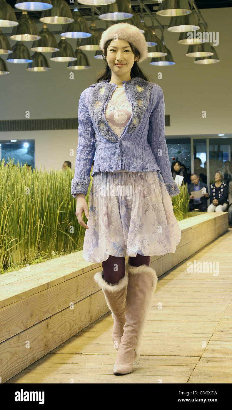 Jan. 22, 2011 - Tokyo, Japan - Model displays the creation designed by ...