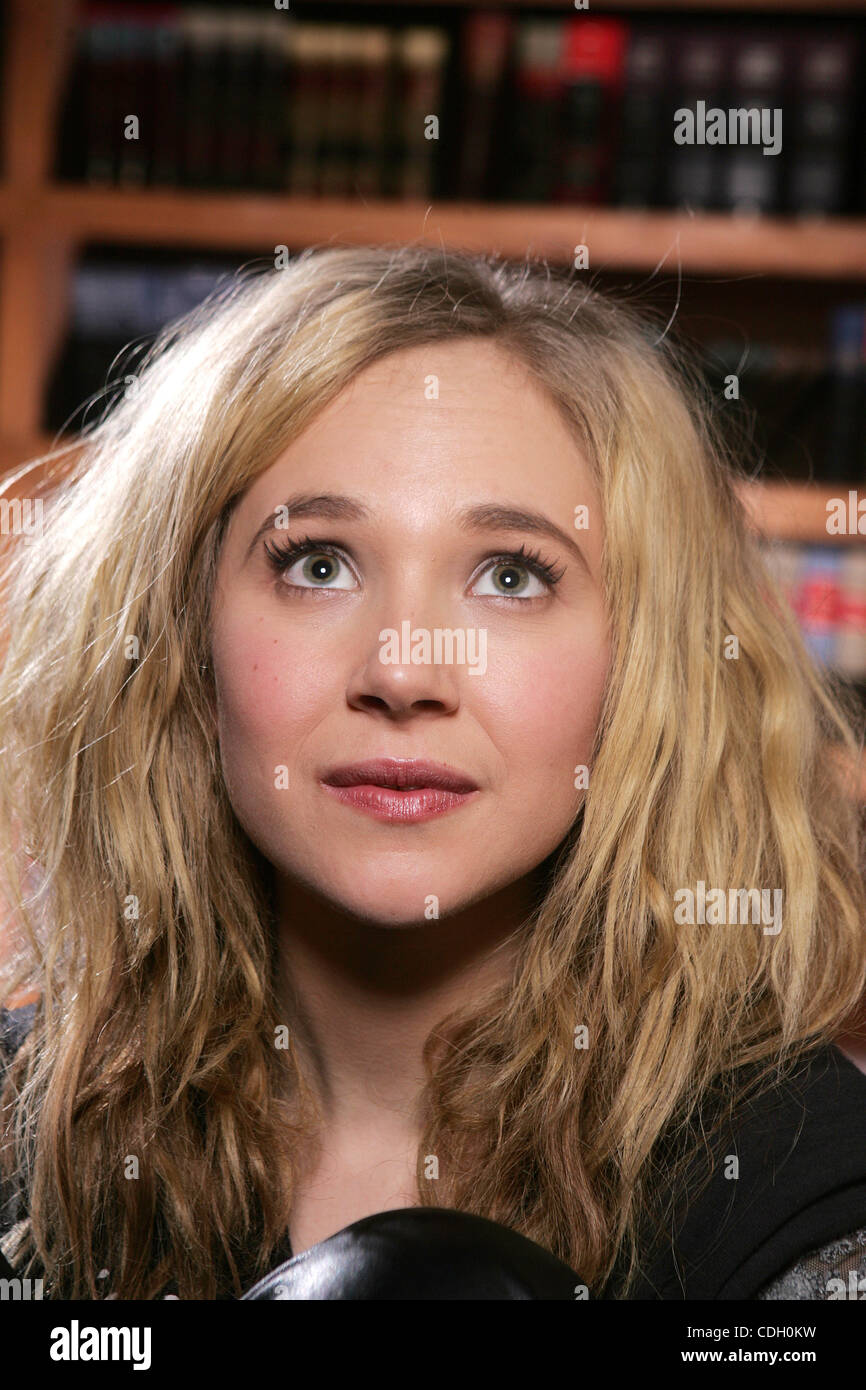 Juno Temple Little Birds