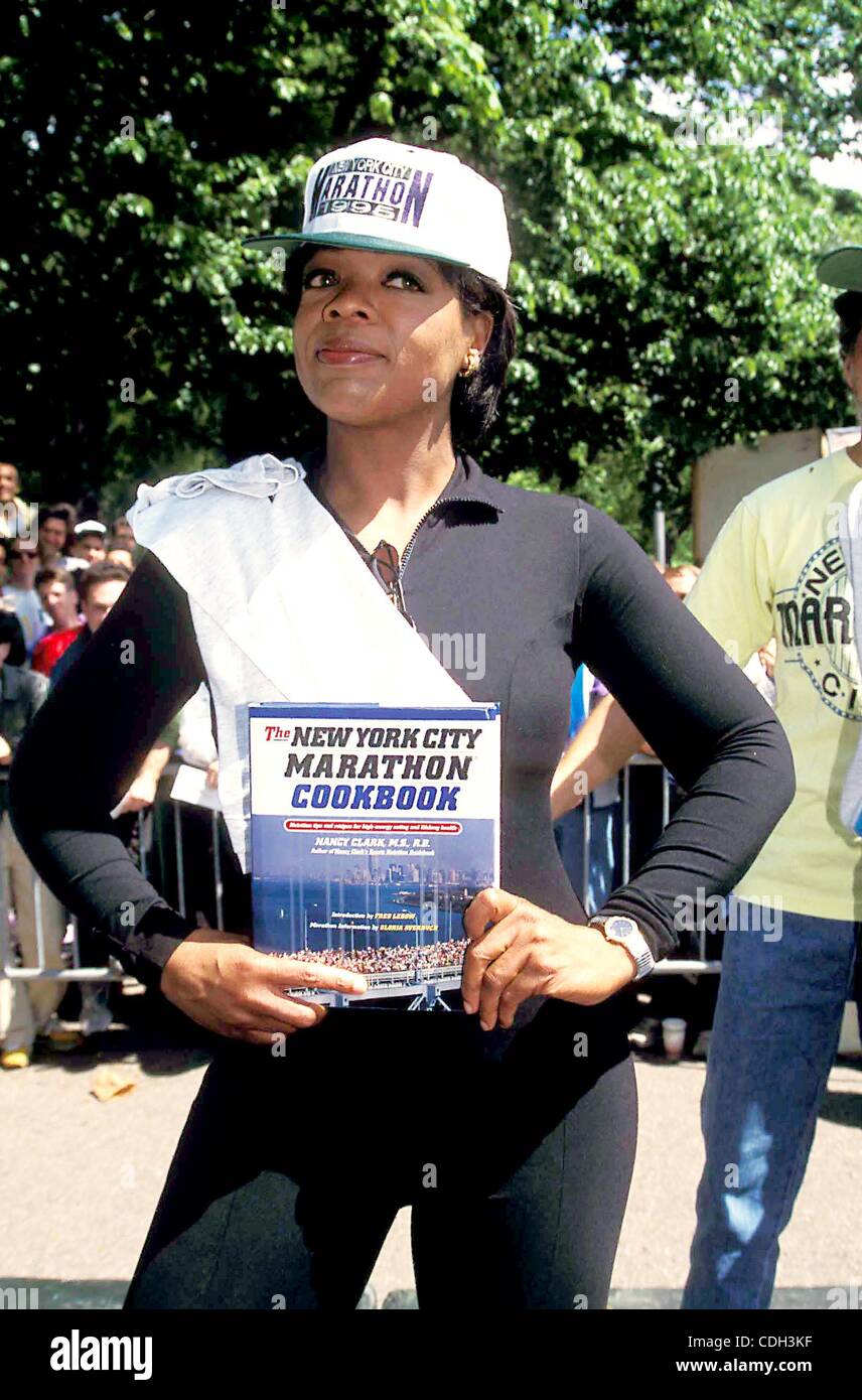 Oprah winfrey 1995 hi-res stock photography and images - Alamy