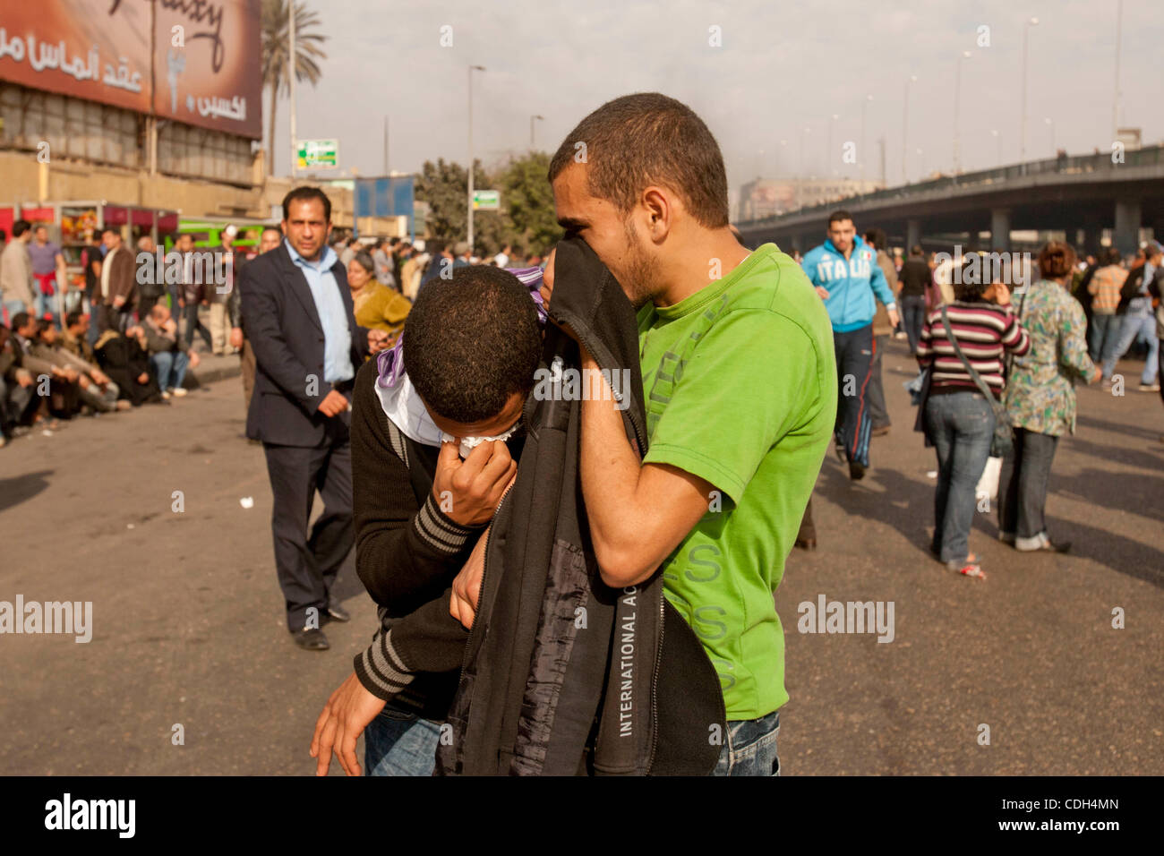 Jan 28, 2011 - Cairo, Egypt - Two men fight the effects of teargas ...