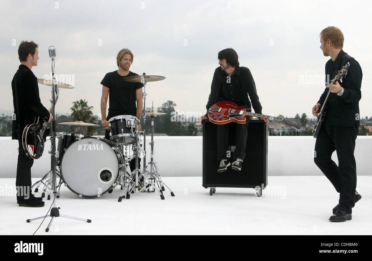 Nate mendel and dave grohl hi-res stock photography and images - Alamy