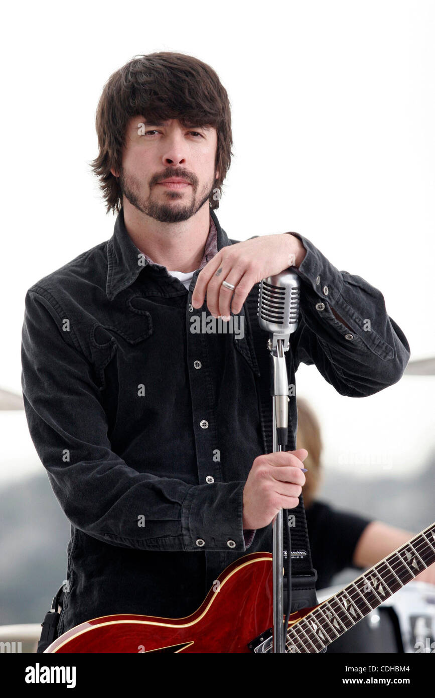 Feb 02, 2011 - Los Angeles, California, U.S. - DAVE GROHL of the 'Foo ...