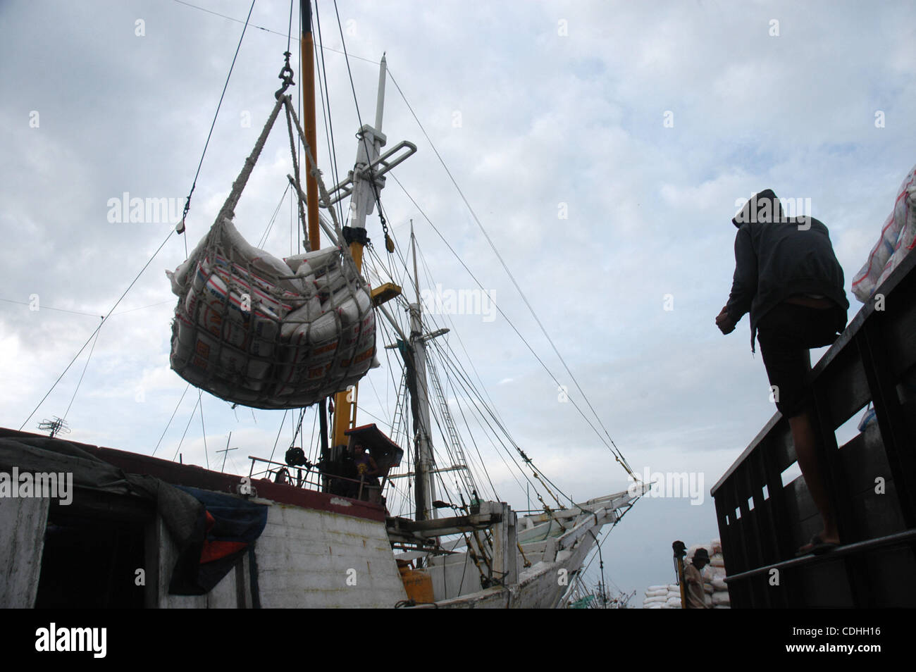 Jakarta traditional seaport hi-res stock photography and images - Alamy
