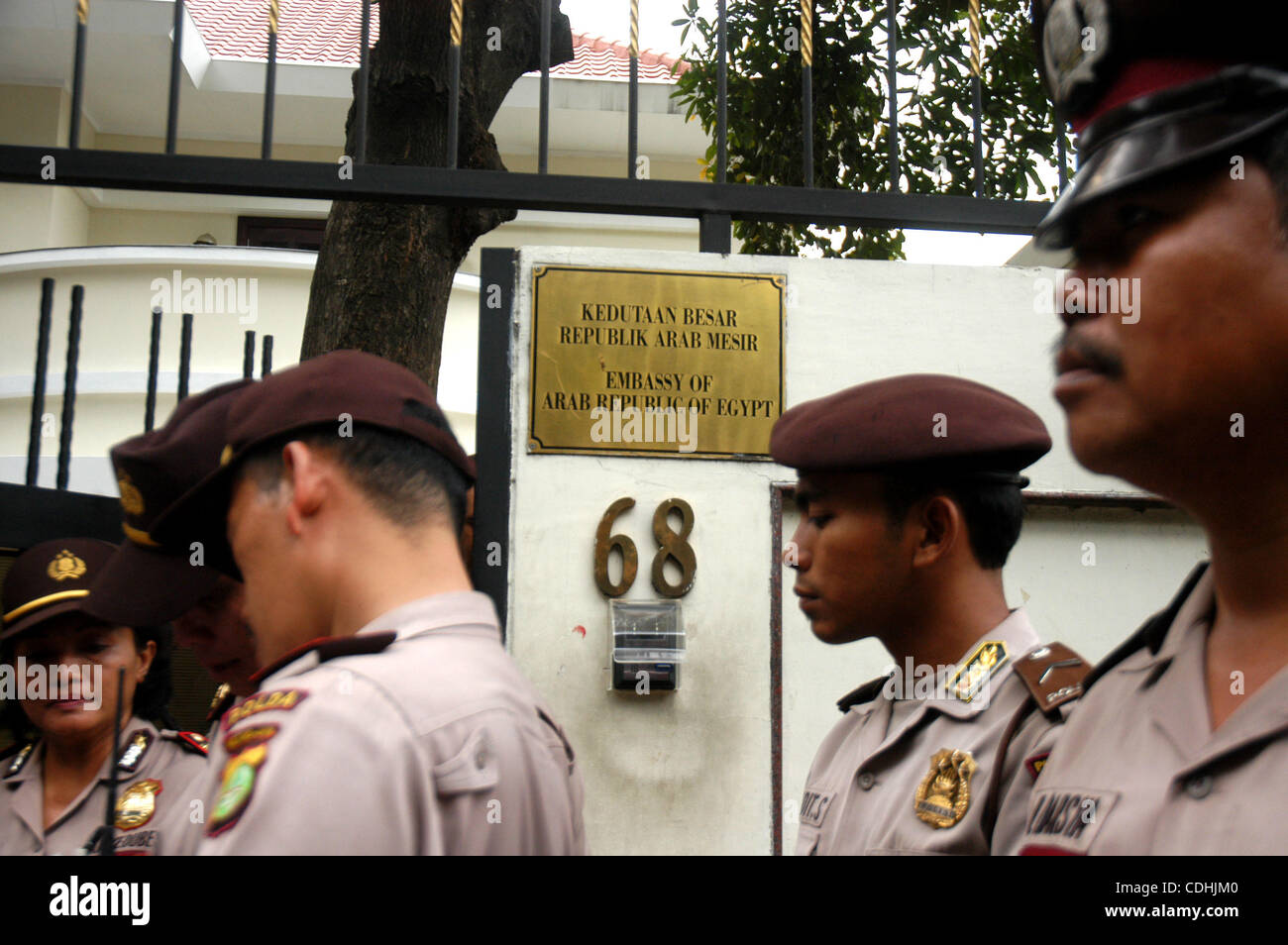 Indonesian police guard during a rally of moslem group Hizbut Tahrir in ...