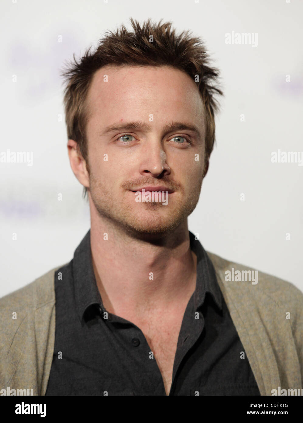 Feb. 8, 2011 - Los Angeles, California, U.S. - Aaron Paul arrives for ...