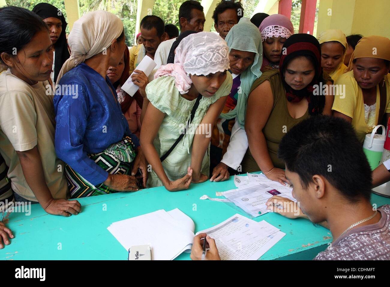 Feb 09, 2011 - Pikit, Philippines - Filipino Muslims, among them ...
