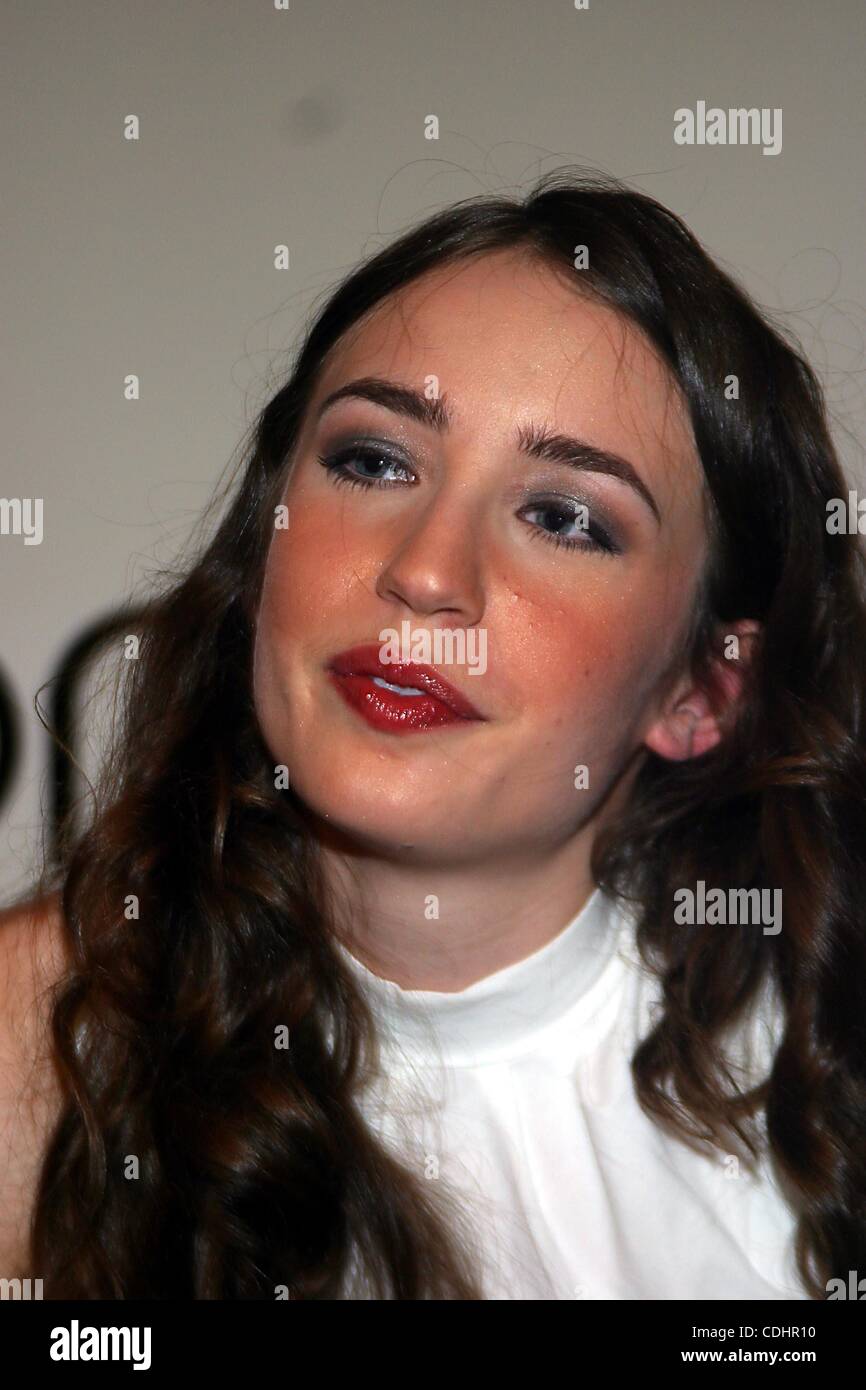 Feb. 10, 2011 - New York, New York, U.S. - K31443RM. SD06/26/2003..MEET ...