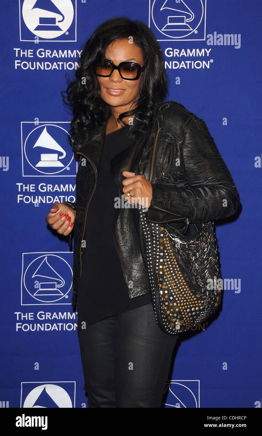 Dj beverly bond hi-res stock photography and images - Alamy