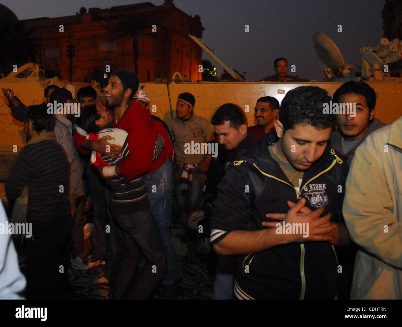 Feb 11, 2011 - Cairo, Egypt - Egyptians celebrate the news of the ...