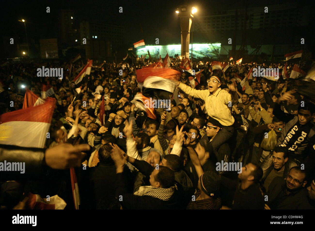 Feb 11, 2011 - Cairo, Egypt - Egyptians celebrate the news of the ...