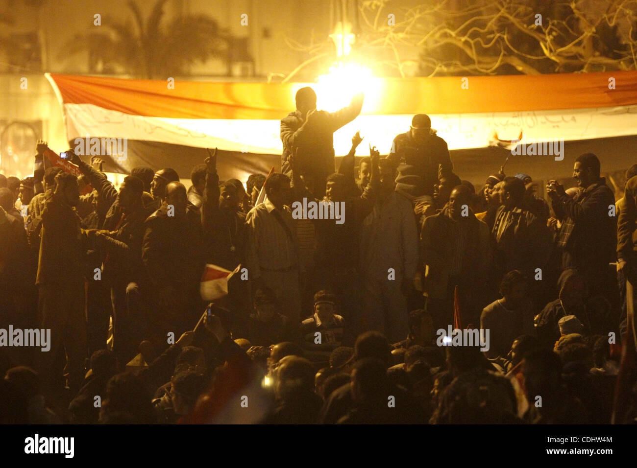 Feb 11, 2011 - Cairo, Egypt - Egyptians celebrate the news of the ...