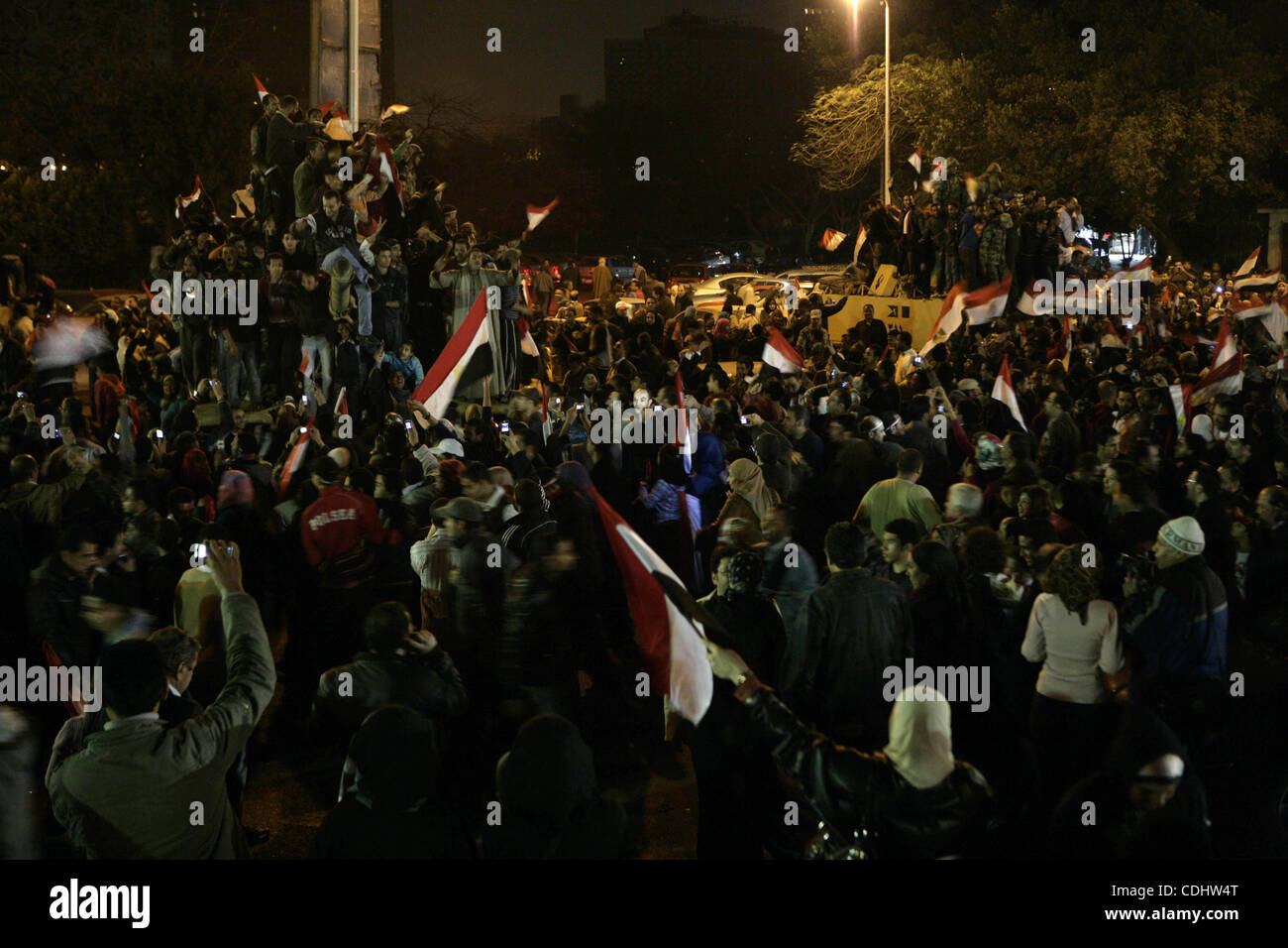 Feb 11, 2011 - Cairo, Egypt - Egyptians celebrate the news of the ...