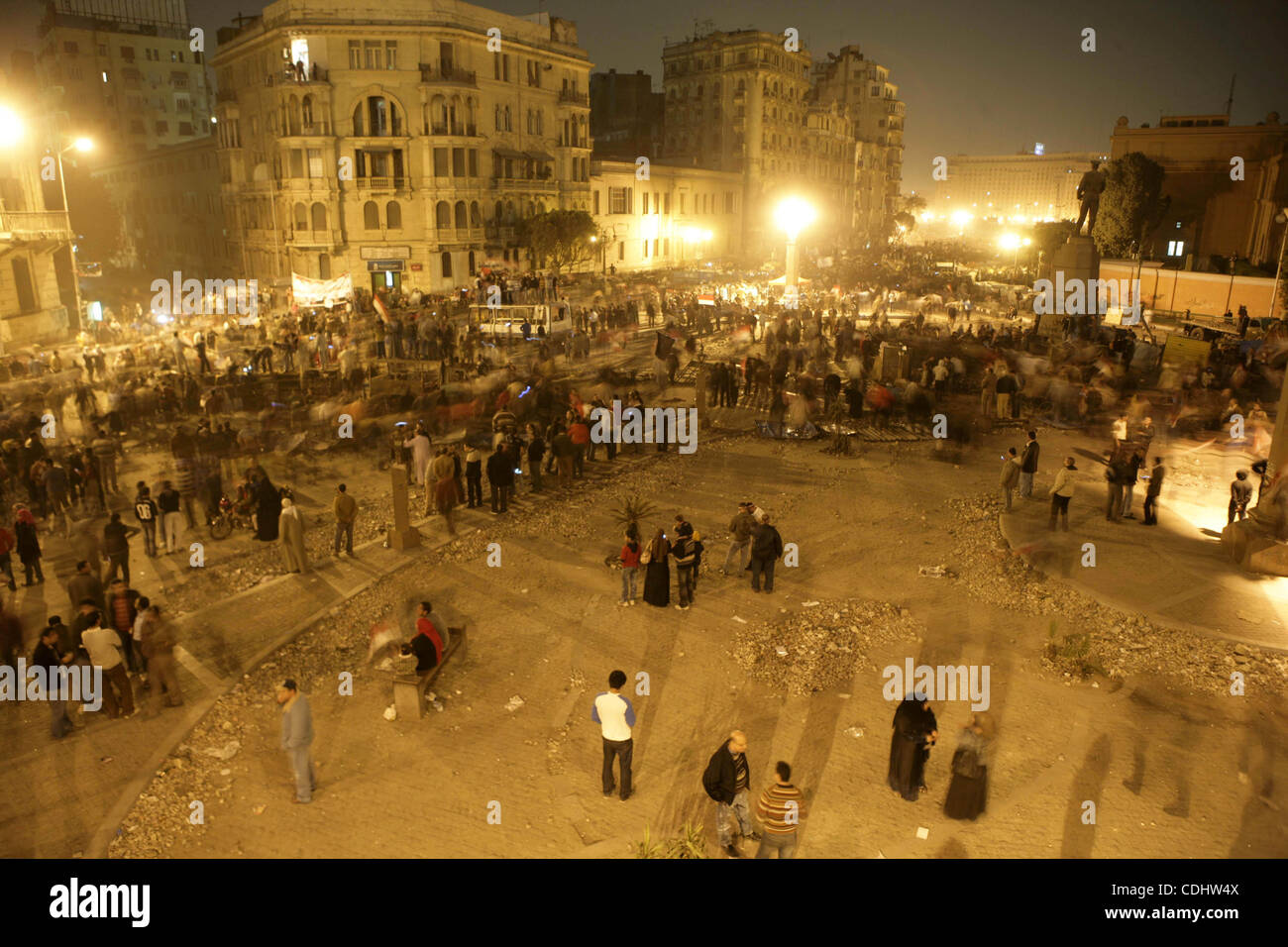 Feb 11, 2011 - Cairo, Egypt - Egyptians celebrate the news of the ...