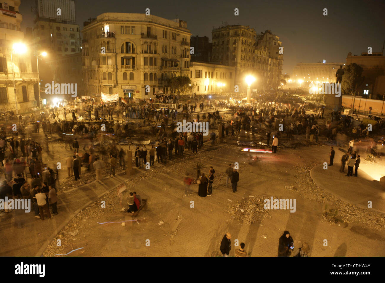 Feb 11, 2011 - Cairo, Egypt - Egyptians celebrate the news of the ...