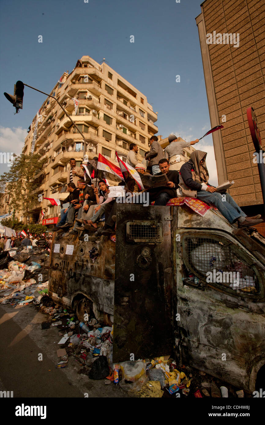 Feb 11, 2011 - Cairo, Egypt - Egyptians demonstrate in Tahrir Square in ...