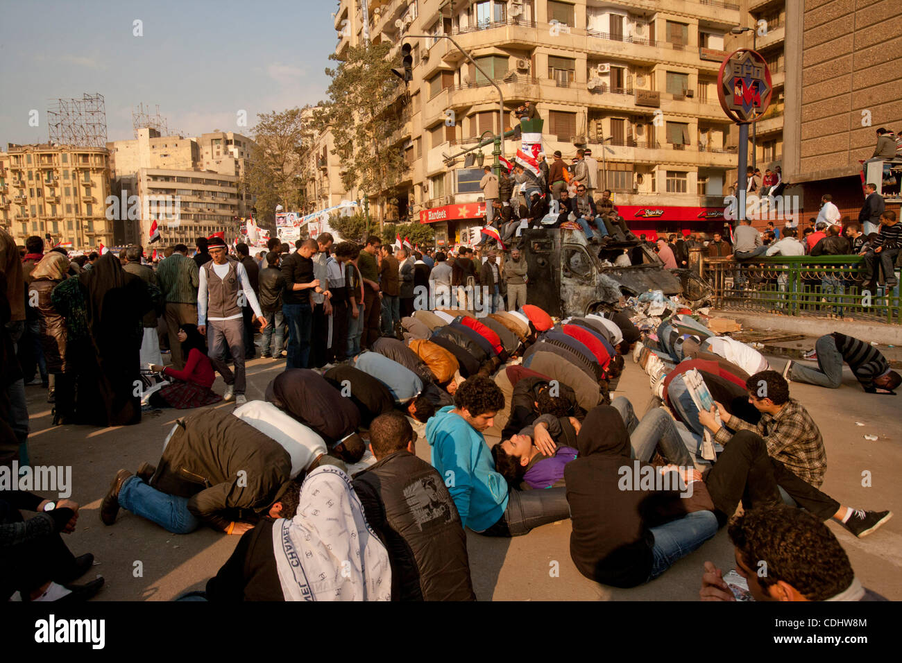 Feb 11, 2011 - Cairo, Egypt - Some people pray while Egyptians ...