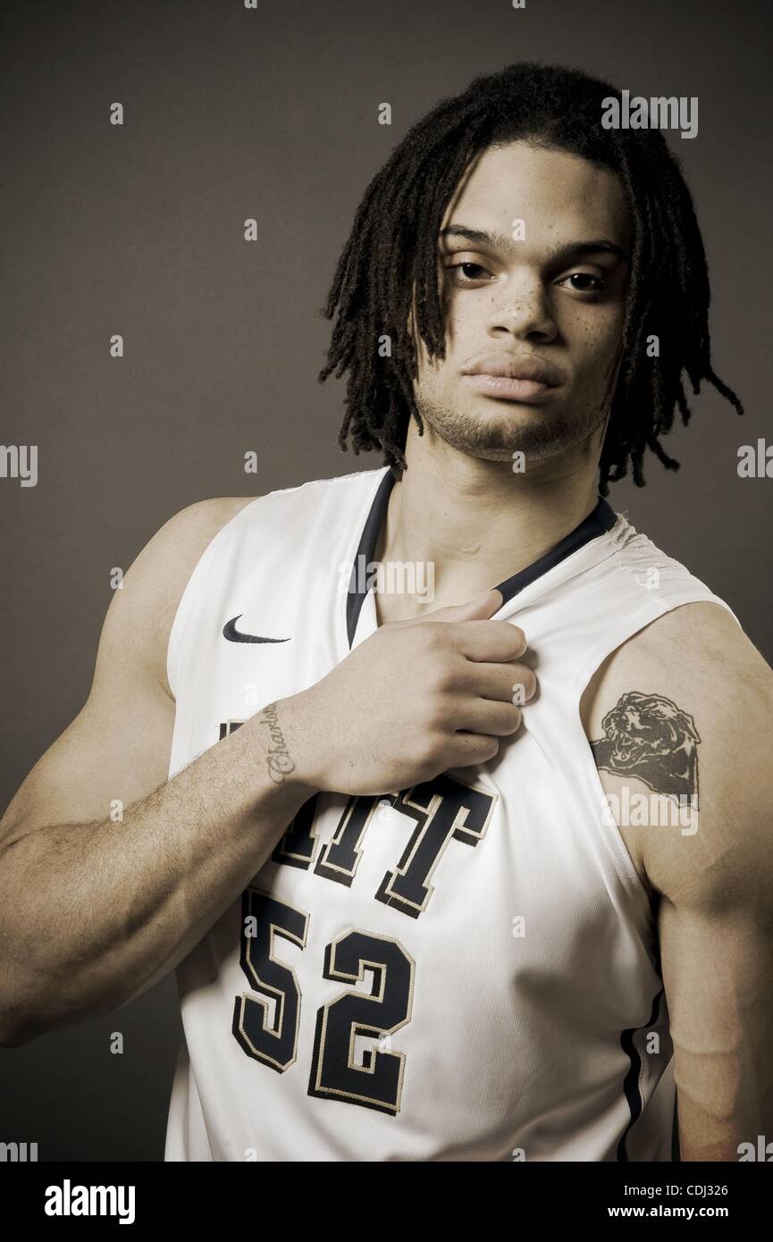 Panther basketball hi-res stock photography and images - Alamy