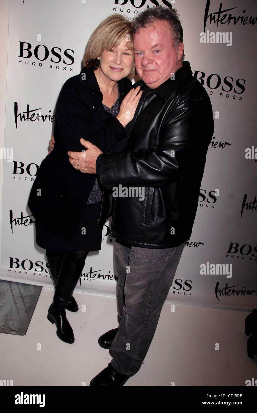 Feb. 16, 2011 - Hollywood, California, U.S. - I14824CHW .Interview ...