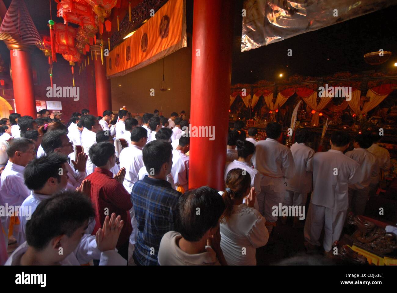 Feb 17, 2011 - Jakarta, Indonesia - Chinese-Indonesians pray during the ...