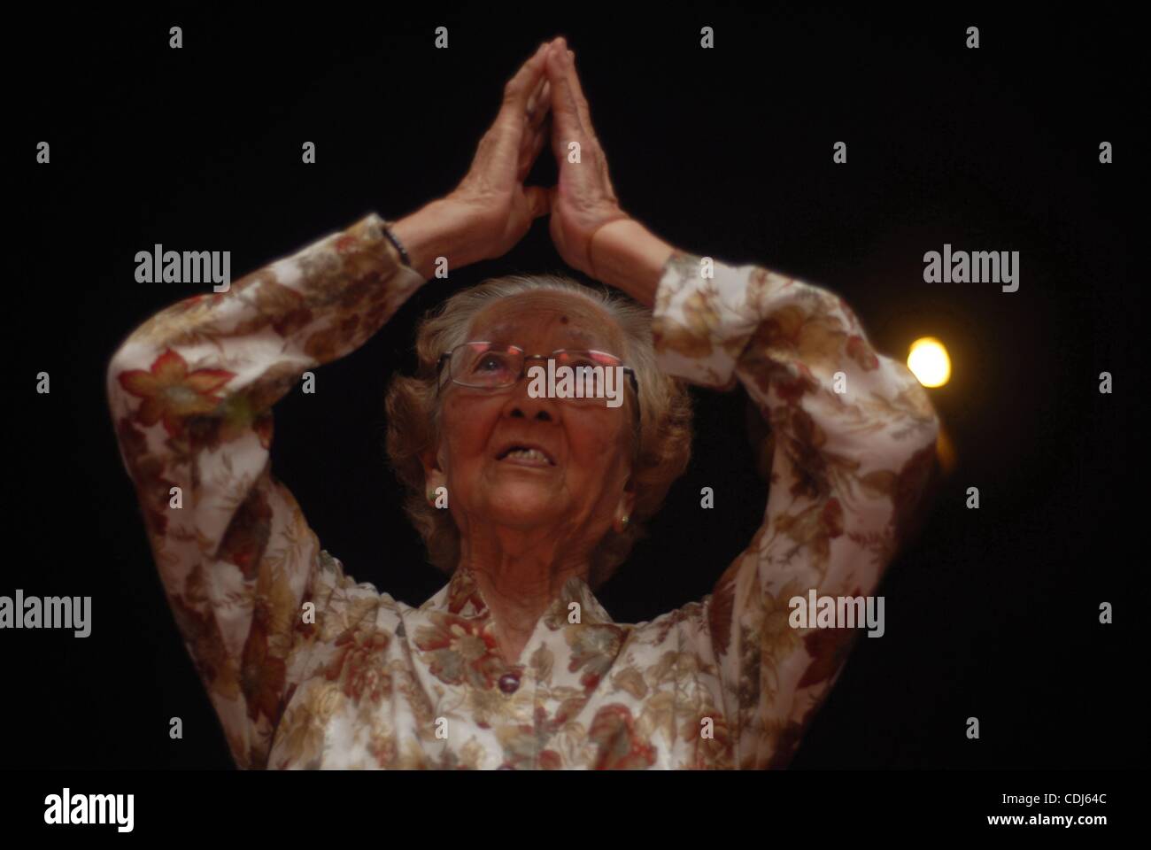 Feb 17, 2011 - Jakarta, Indonesia - Chinese-Indonesians pray during the ...