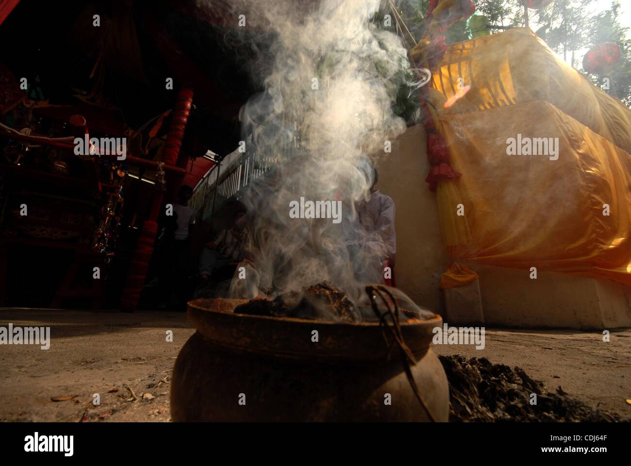 Feb 17, 2011 - Jakarta, Indonesia - Chinese-Indonesians pray during the ...