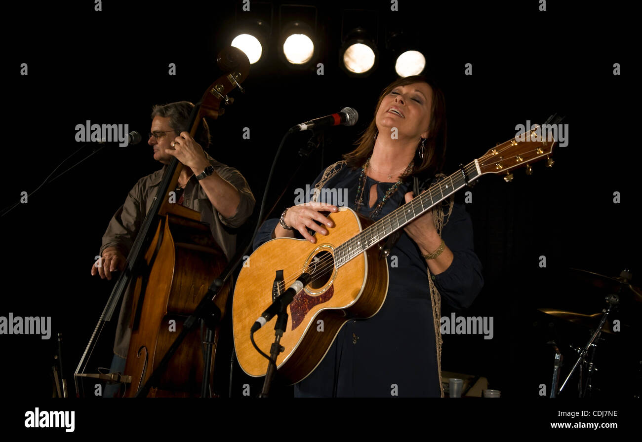Suzy bogguss hi-res stock photography and images - Alamy