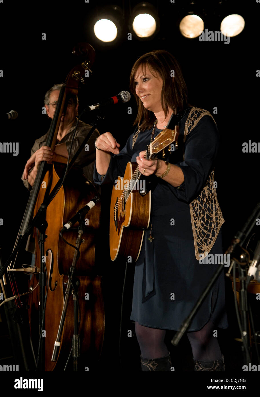 Feb.18, 2011 - Memphis, Tennessee, USA - SUZY BOGGUSS performs at the ...