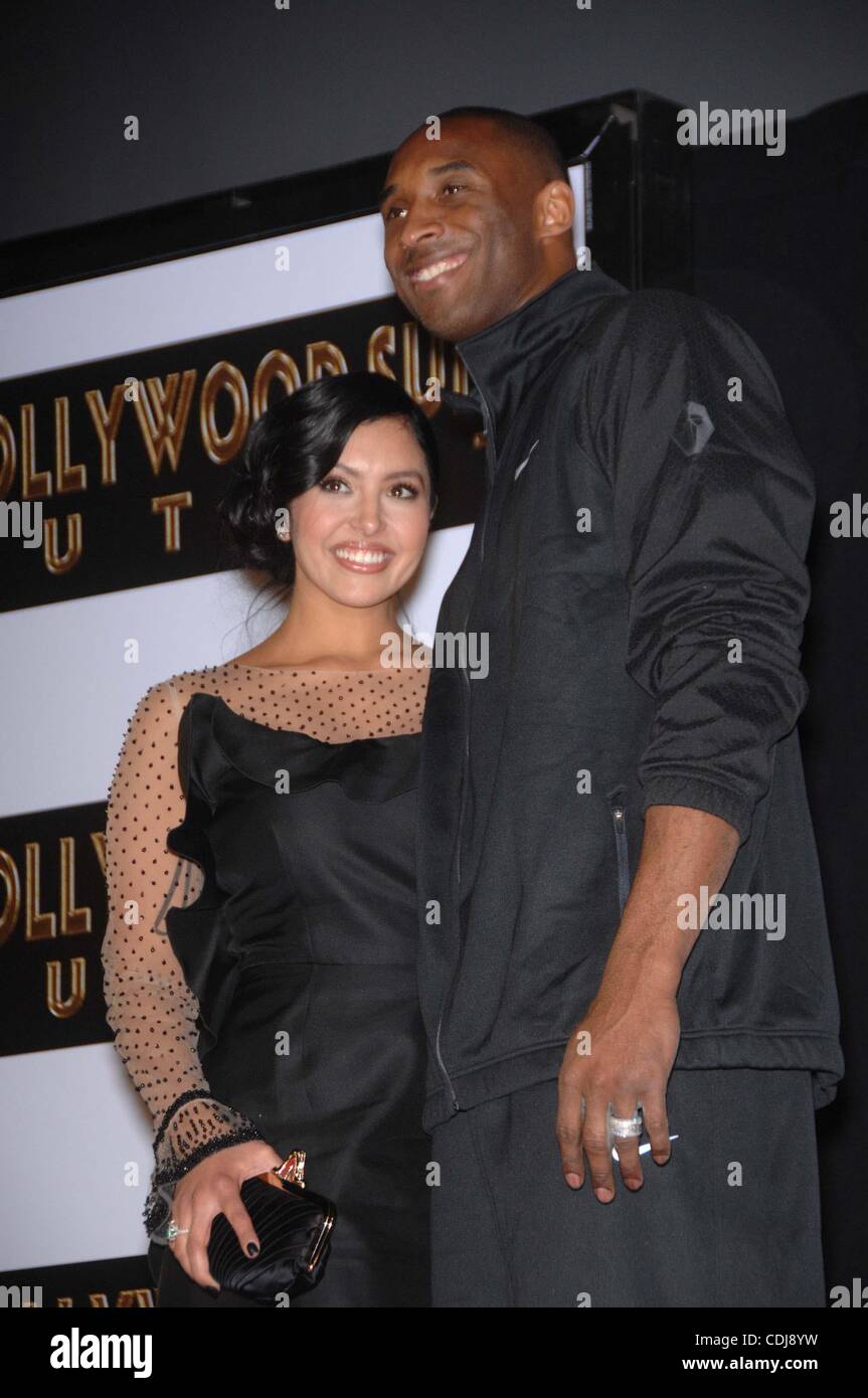 Kobe bryant hand footprint hi-res stock photography and images - Alamy