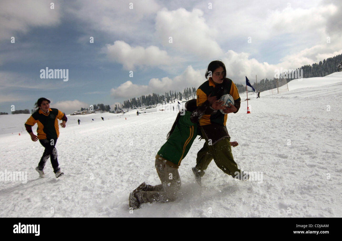 Gulmarg snow festival hi-res stock photography and images - Alamy