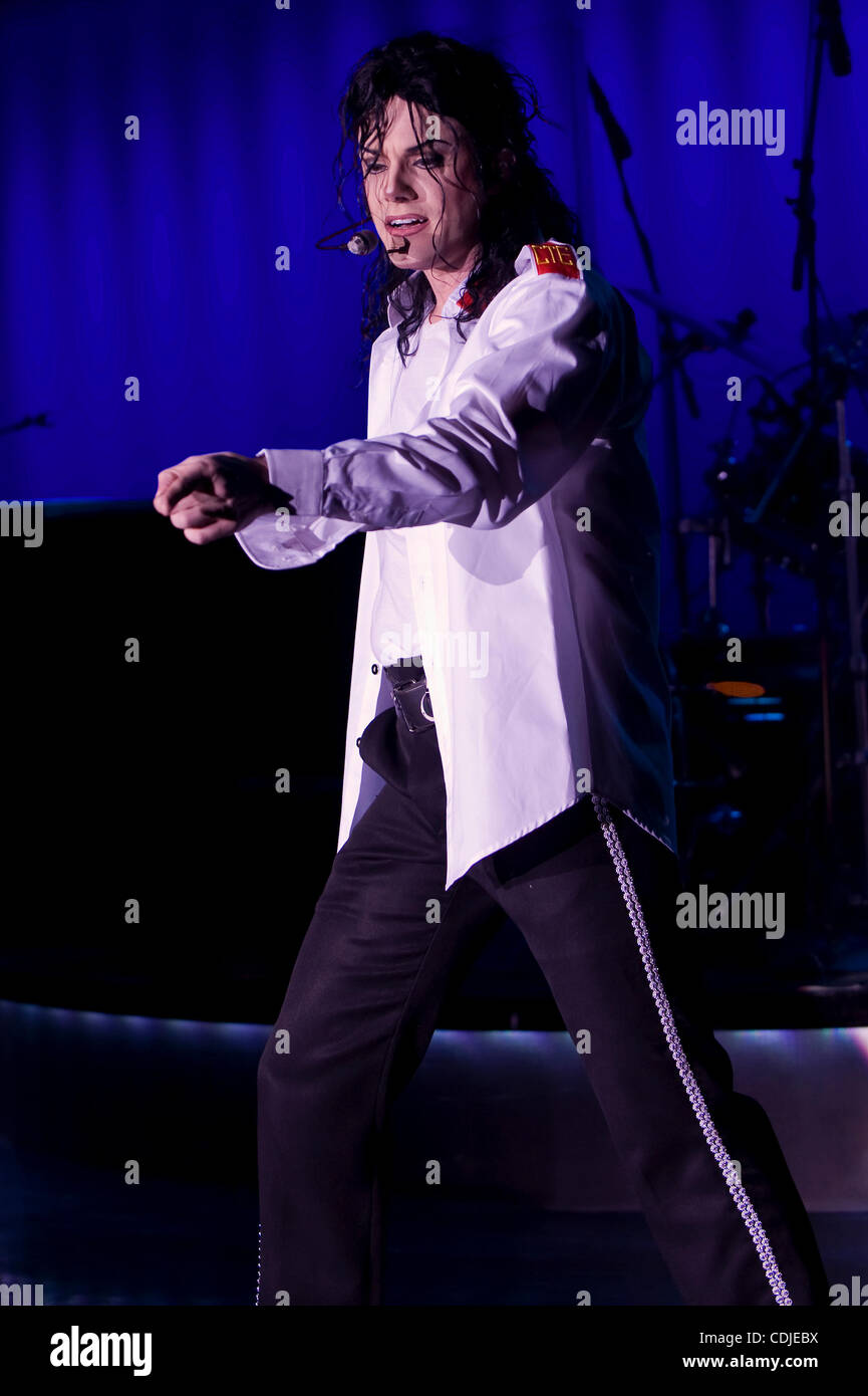 Michael jackson impersonation hi-res stock photography and images - Alamy