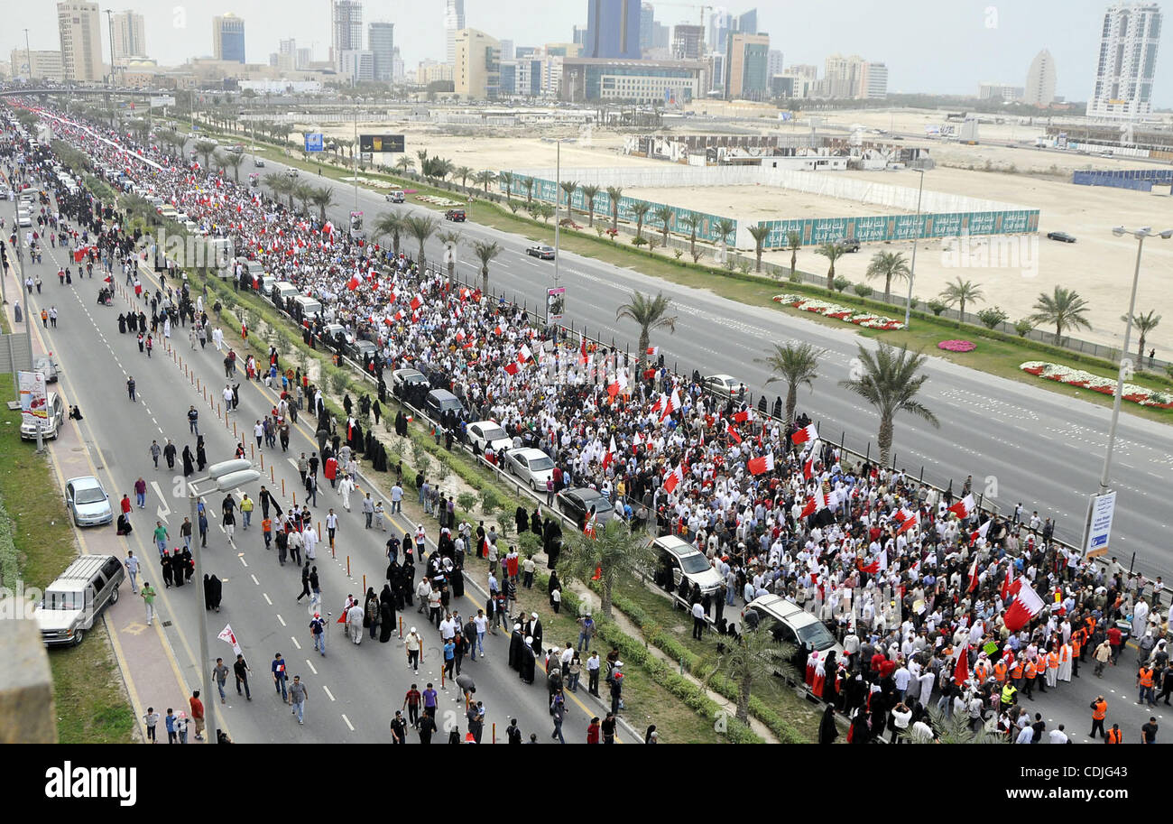 Protesters march on the streets of Manama, Bahrain, 25 February 2011 ...