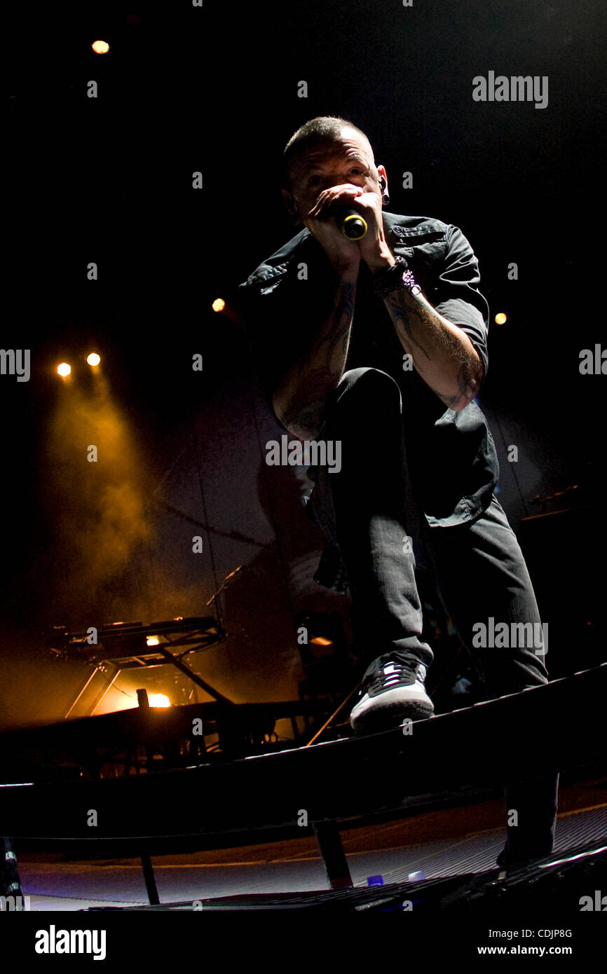Chester bennington linkin park hi-res stock photography and images - Alamy