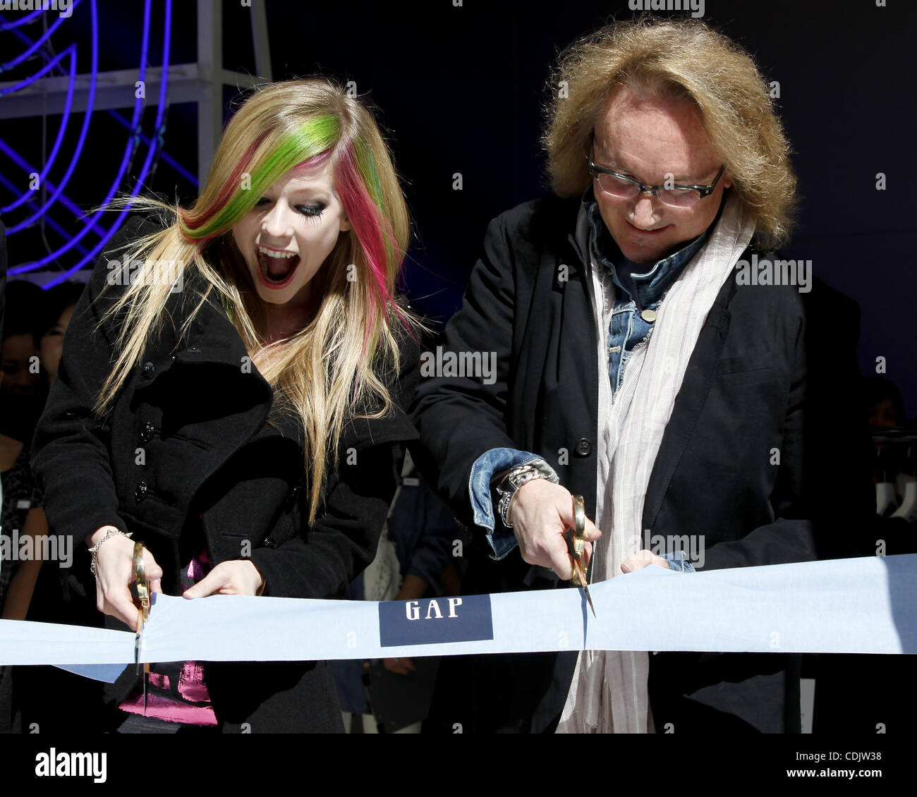 Mar. 3, 2011 - Tokyo, Japan - Canadian singer AVRIL LAVIGNE (L) and ...