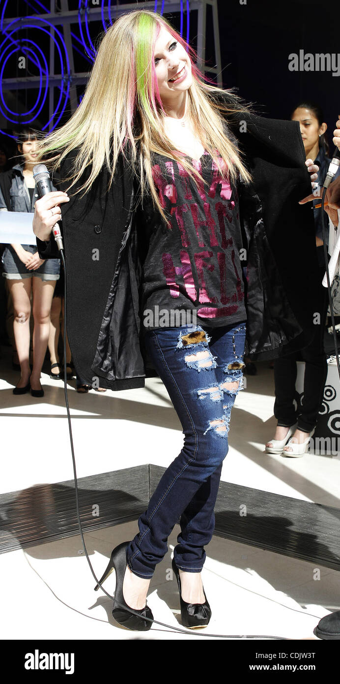 Mar. 3, 2011 - Tokyo, Japan - Canadian singer AVRIL LAVIGNE attends the ...