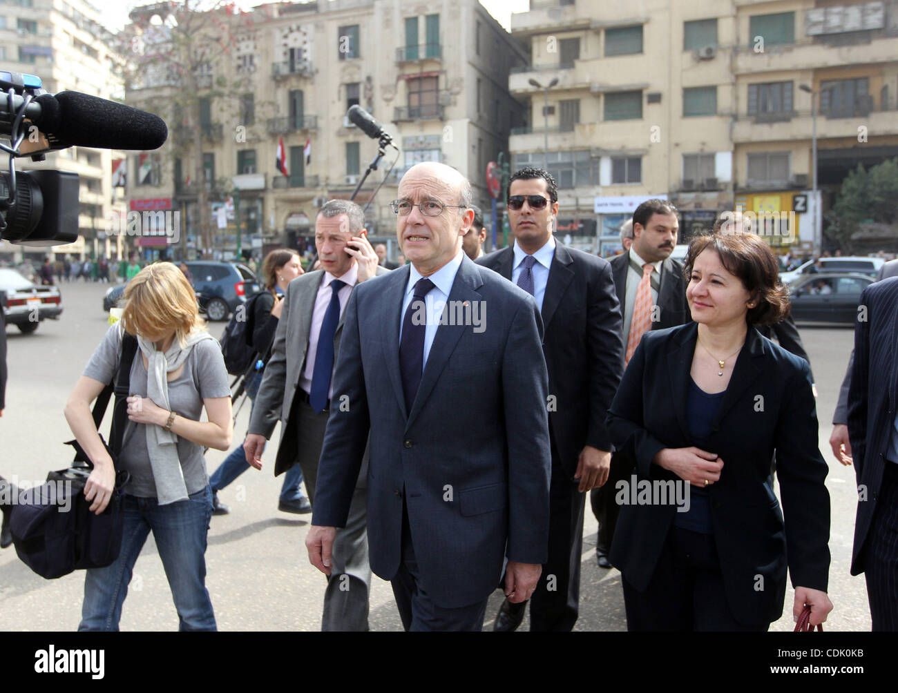 French newly appointed Foreign Minister Alain Juppe (C) walks on Cairo ...