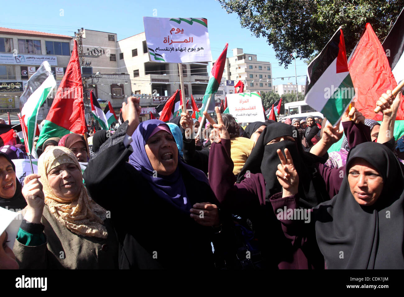 Mar 07, 2011 - Gaza Strip, Palestinian Territory - Palestinian women ...