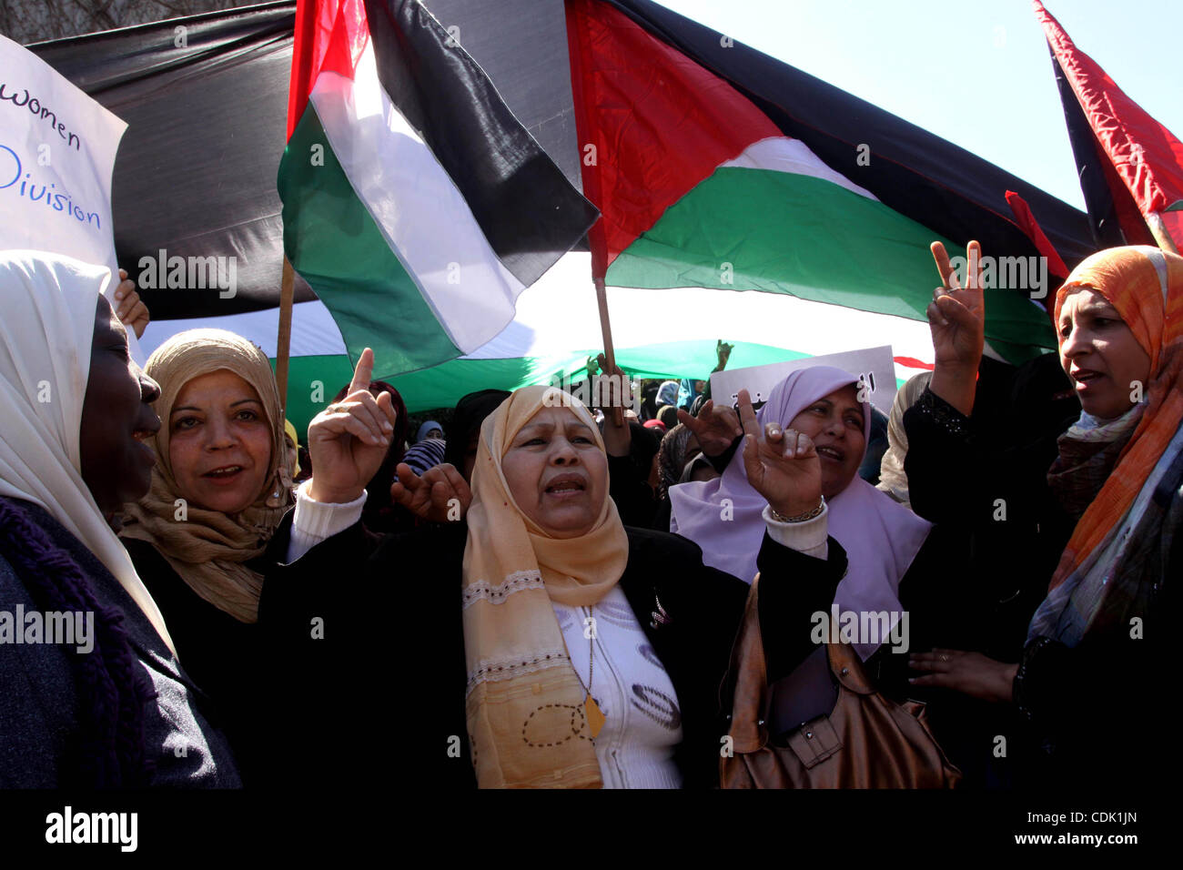 Mar 07, 2011 - Gaza Strip, Palestinian Territory - Palestinian women ...