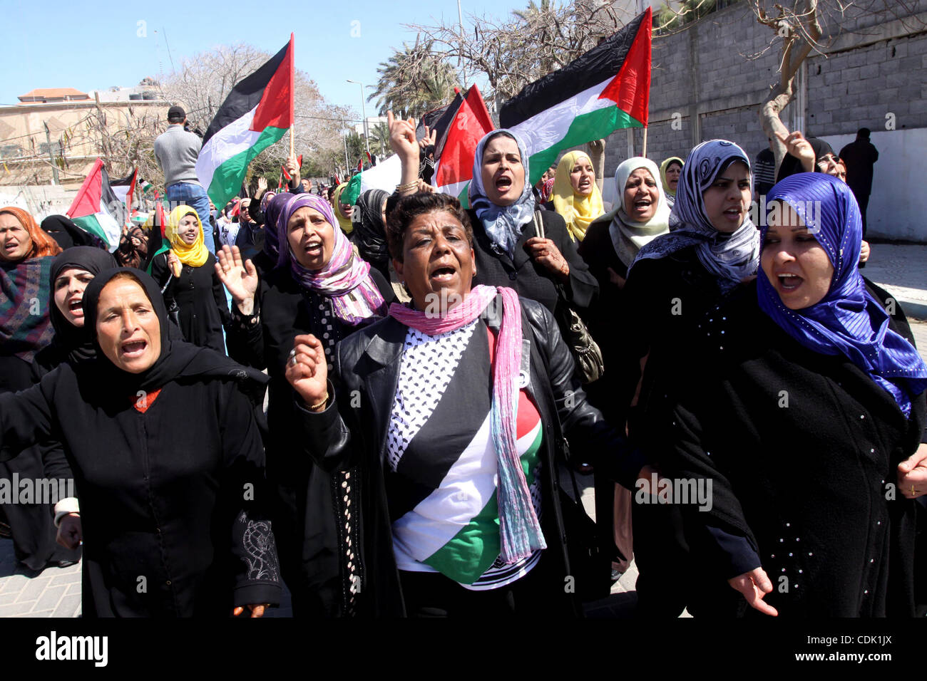Mar 07, 2011 - Gaza Strip, Palestinian Territory - Palestinian women ...