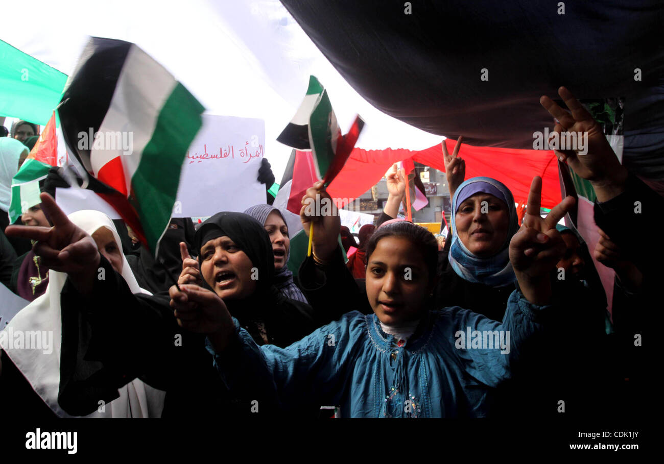 Mar 07, 2011 - Gaza Strip, Palestinian Territory - Palestinian women ...