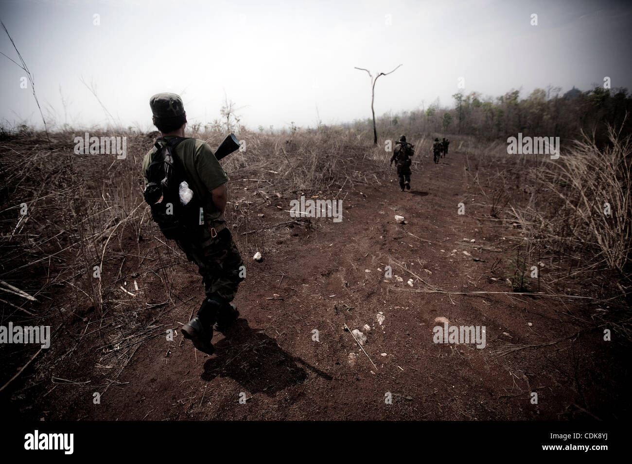 Guerrilla soldiers of Battalion 101 of the Karen rebel army KNLA doing ...