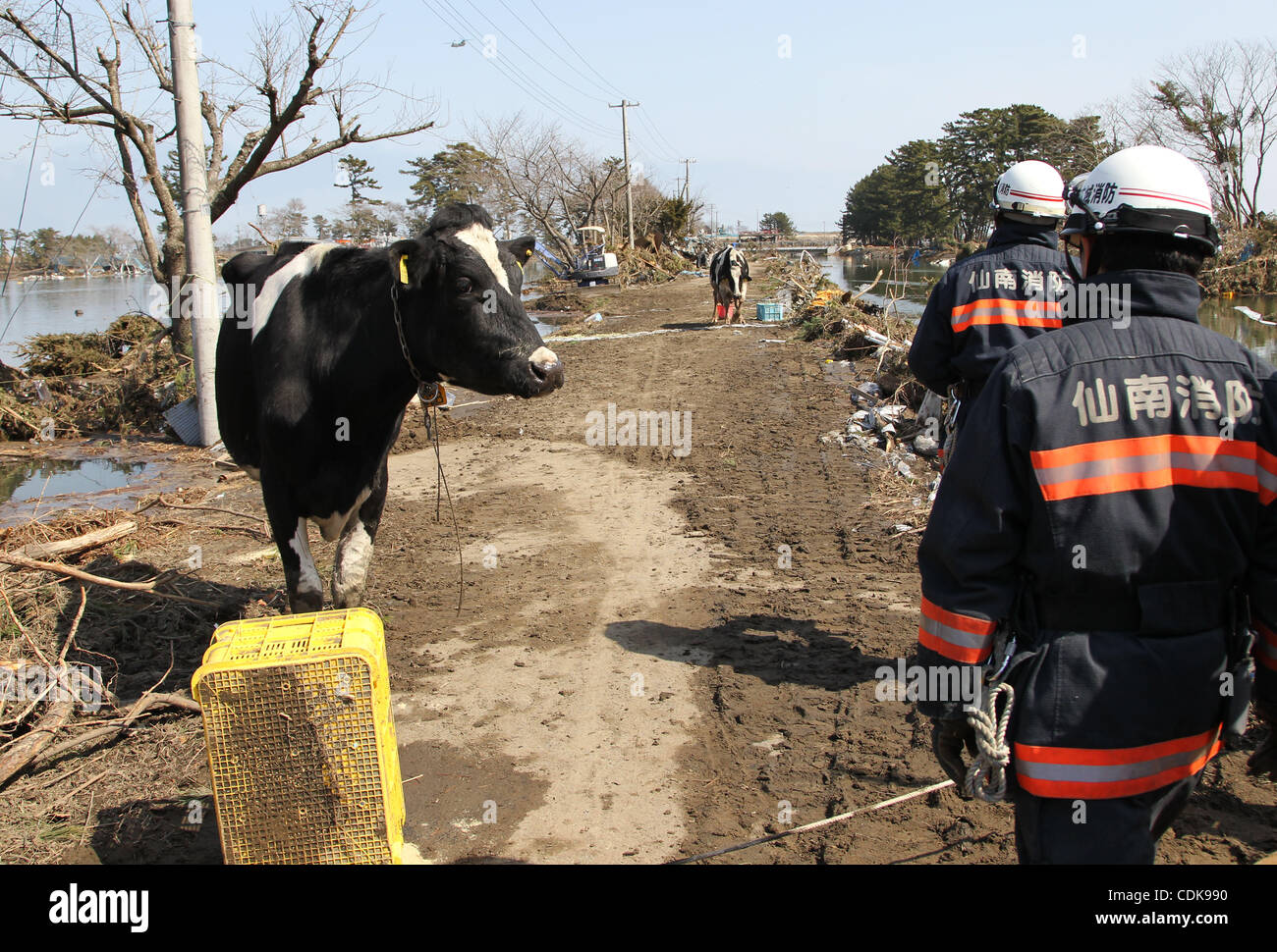 Rescue team earthquake in japan hi-res stock photography and images - Alamy