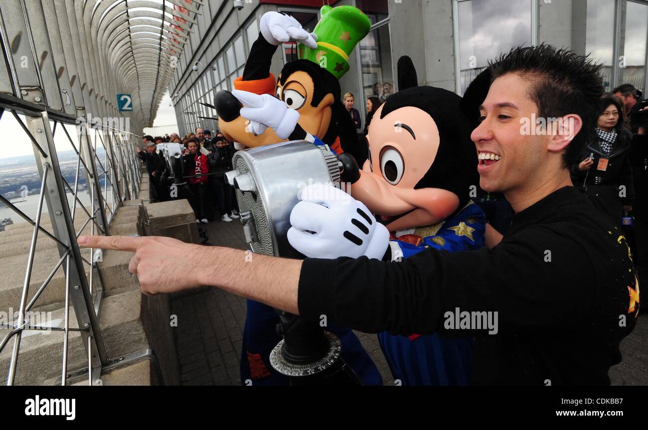 Mickeys mouse hi-res stock photography and images - Alamy