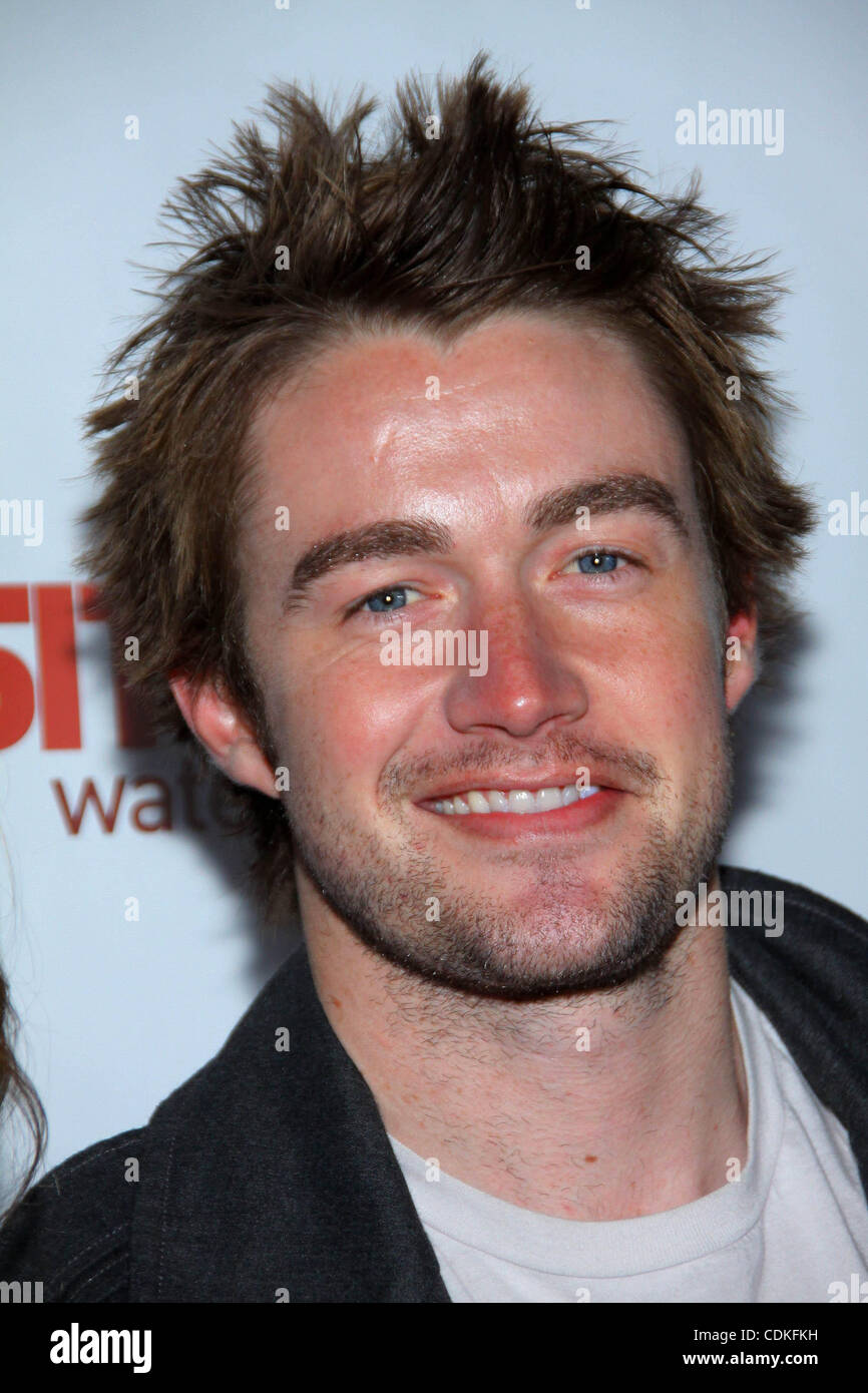 Robert Buckley Girlfriend 2022