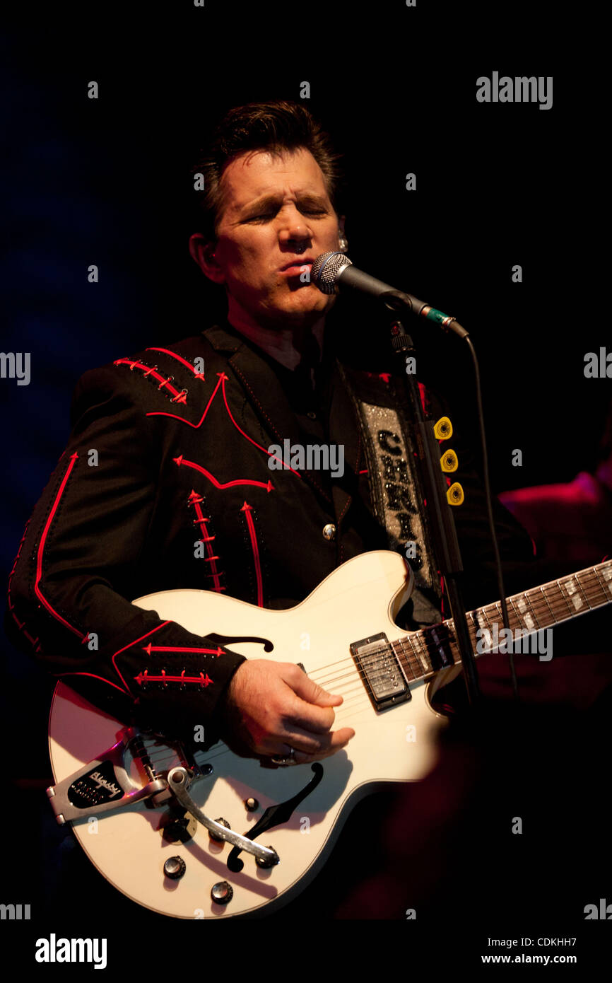 Trak live lounge bar hi-res stock photography and images - Alamy